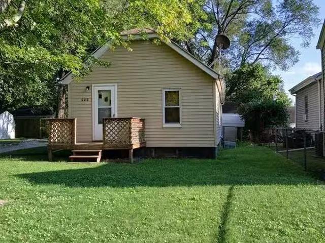 $875 2 Bedroom 1 Bathroom House In Creve Coeur With Great Am.