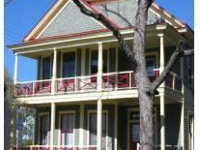 $875 / 2br AWARD WINNING 2BR APARTMENT IN BIG VICTORIAN NEAR FORSYTH PARK Savannah Downtown map