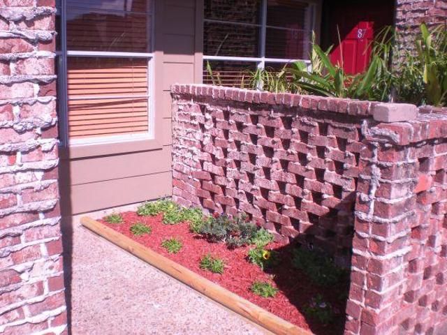 $875 / 2br ALL Bills Paid walk to UTMB
