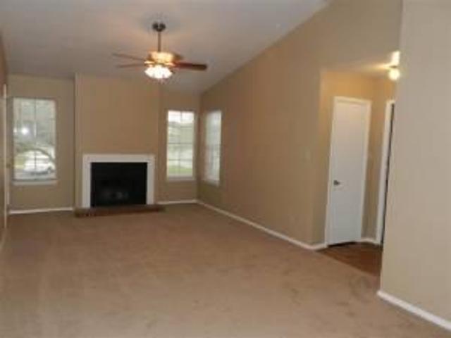 $875 / 2br BIG APARTMENT! Tiny price! Southwest