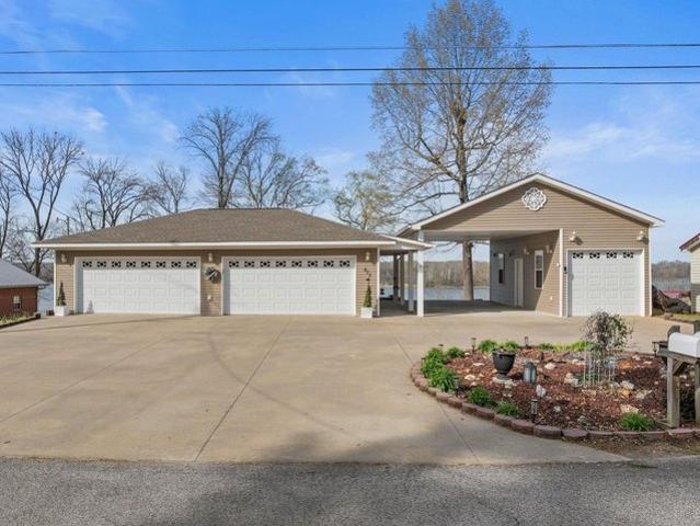 875 Carter Dr, Tuscumbia, AL 35674