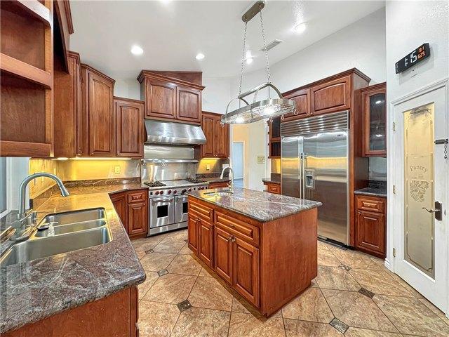 875 Clark St, Riverside, CA 92501