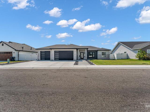 875 Emerald Drive North