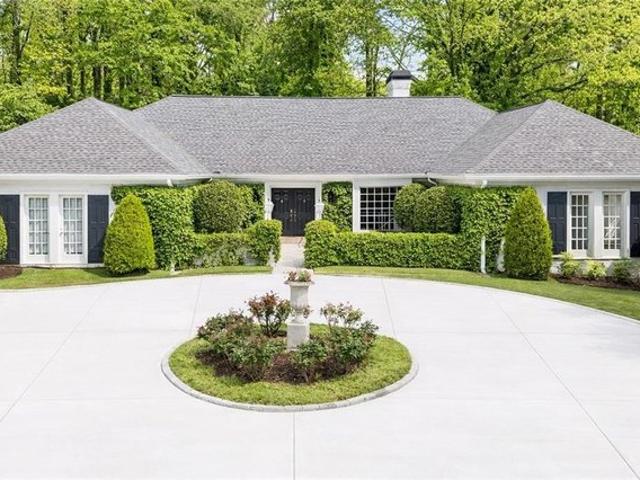 875 Heards Ferry Rd, Atlanta, GA 30328