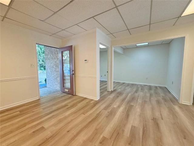 875 Old Roswell Road G300
