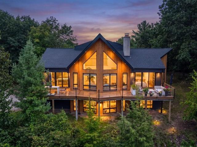 875 Lost Nation Trl, Traverse City, MI 49686