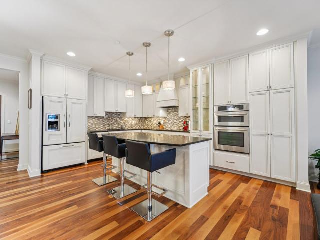 875 Lake Street N # 212