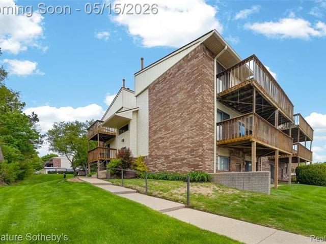 875 S Pontiac Trl Unit B208, Walled Lake, MI 48390