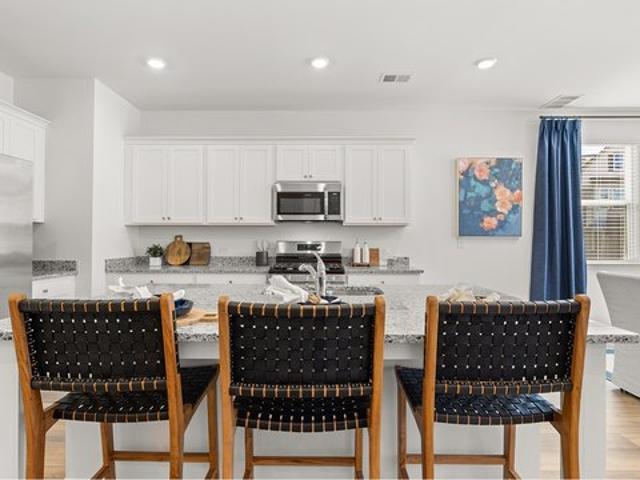 875 Rainwater Trce, Lawrenceville, GA 30044