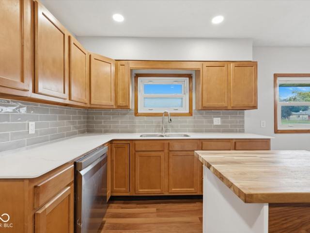 875 W Highland Drive