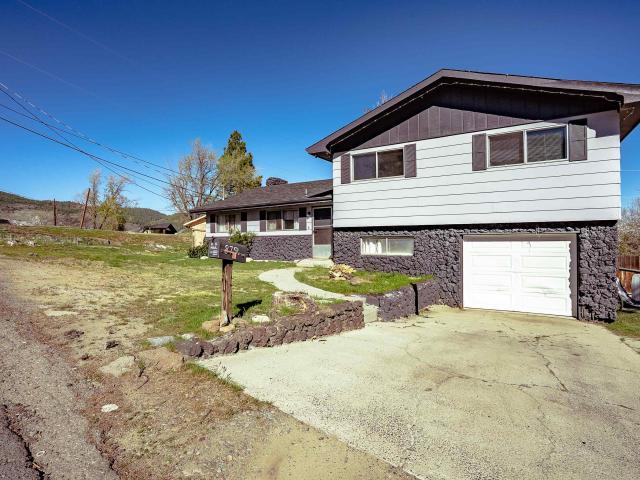 875 Washo Ln