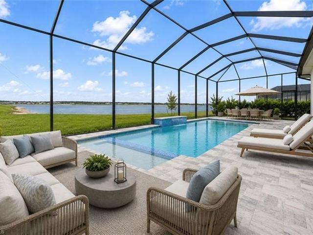 8766 Driftwood Dr, Naples, FL 34114