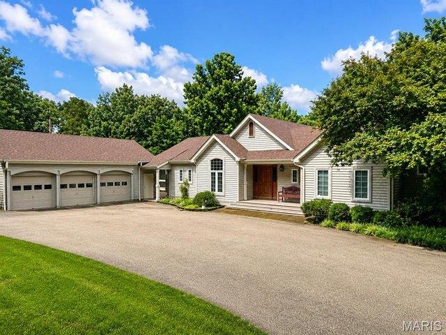 8767 John McKeever Rd, Pacific, MO 63069