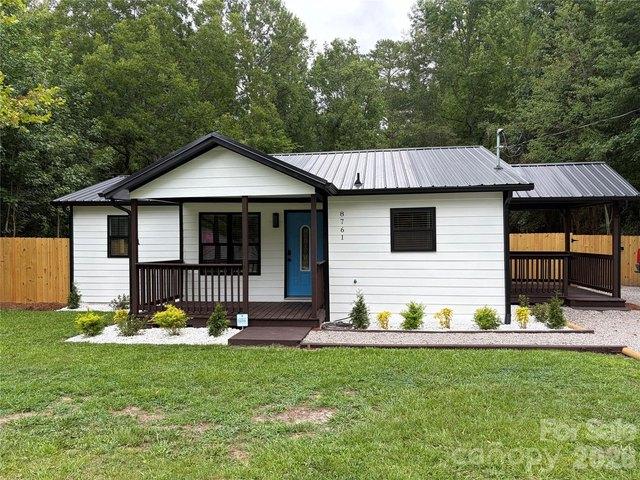 8761 Old Wire Rd, Laurel Hill, NC 28351
