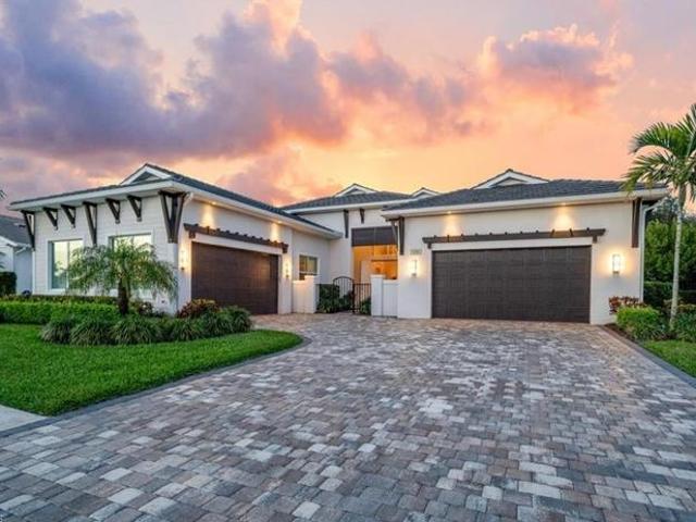 8761 St Lucia Dr, Naples, FL 34114