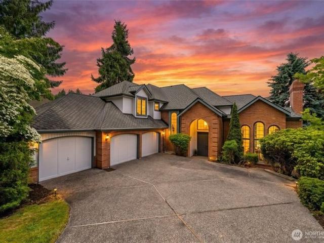 8762 Paisley Dr NE, Seattle, WA 98115
