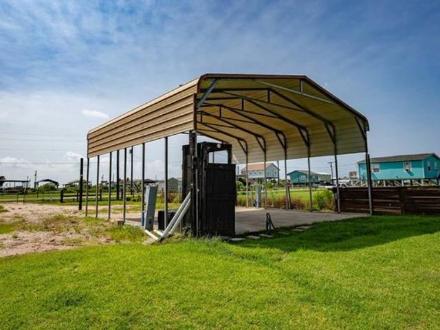 876 County Road 201, Sargent, TX 77414