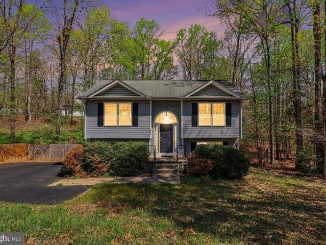 876 Campers Ln, Ruther Glen, VA 22546