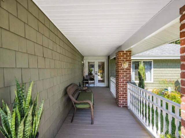 876 Greenbelt Parkway W