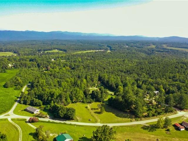876 Flat Shoals Rd, Walhalla, SC 29691