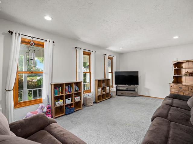 876 Moss Canyon Drive