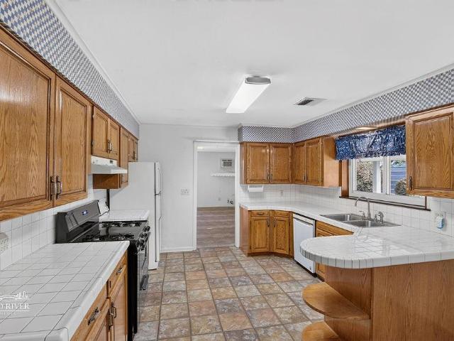 876 River Road