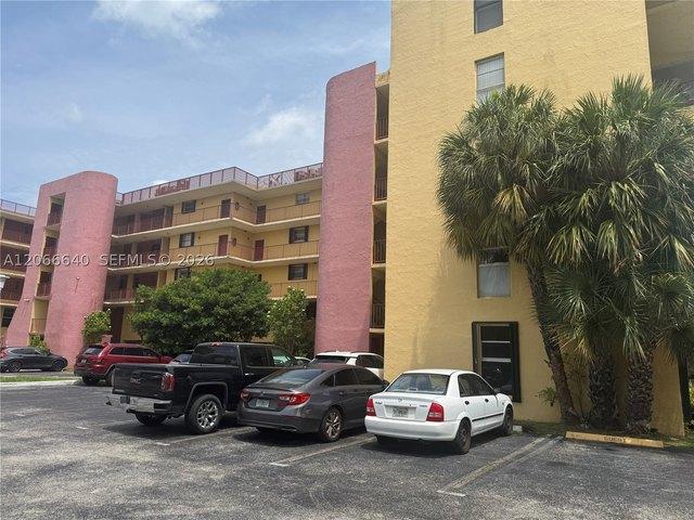 8775 Park Blvd Apt 123, Miami, FL 33172