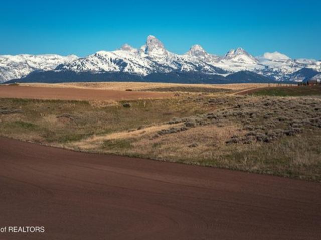 8779 Grizzly Ridge Rd, Tetonia, ID 83452