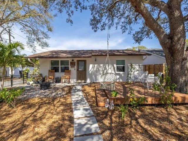 877 49th Ave N, Saint Petersburg, FL 33703