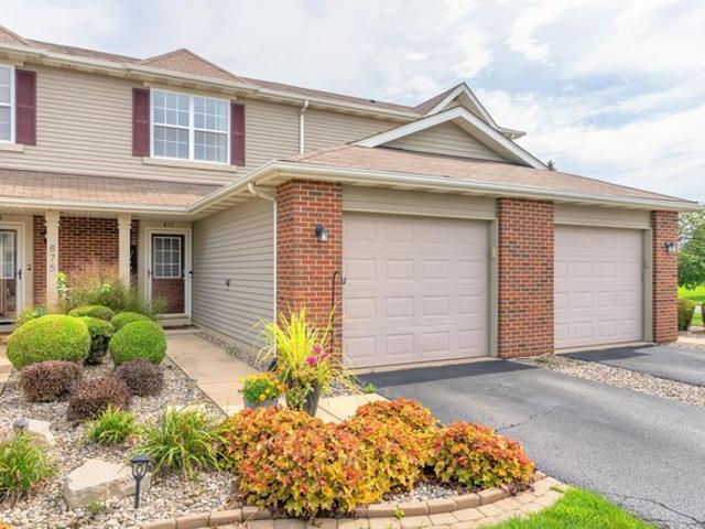 877 Flagstone Dr, Dyer, IN 46311
