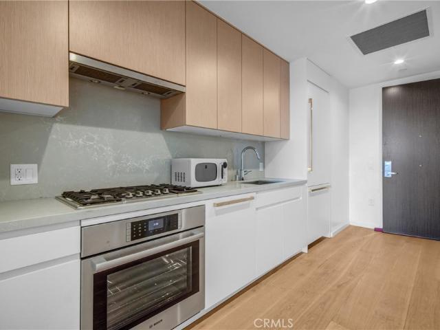 877 Francisco Street 1818