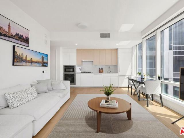 877 Francisco Street 1811