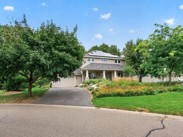 877 New Century Blvd S, Maplewood, MN 55119