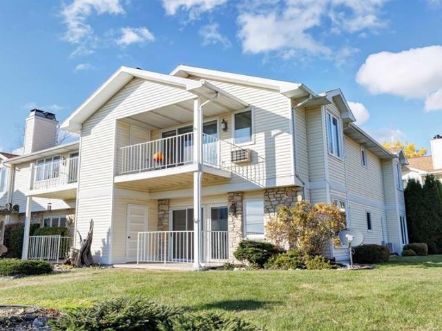 877 S 16th Ct Apt B1, Sturgeon Bay, WI 54235