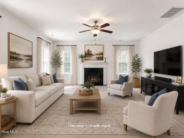 877 Stormy Gale Ln, Sneads Ferry, NC 28460