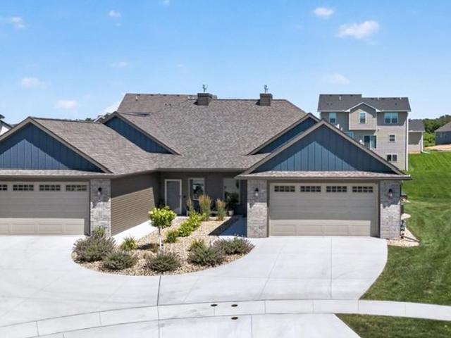 877 Picadilly Ln NW, Rochester, MN 55901