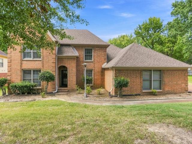 8784 Riverwood Farms Pkwy, Memphis, TN 38016