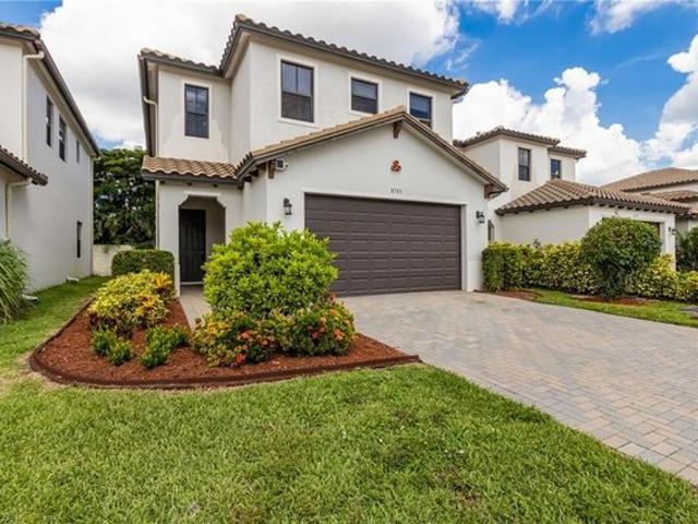 8785 Madrid Cir, Naples, FL 34104