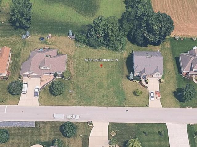 8786 Doubletree Dr N, Crown Point, IN 46307
