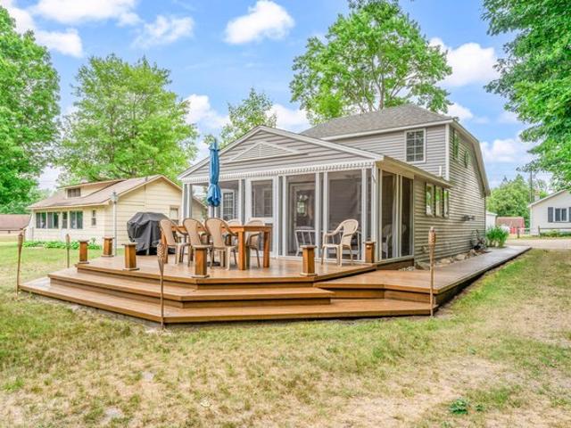 8786 E Lake Dr, Hesperia, MI 49421