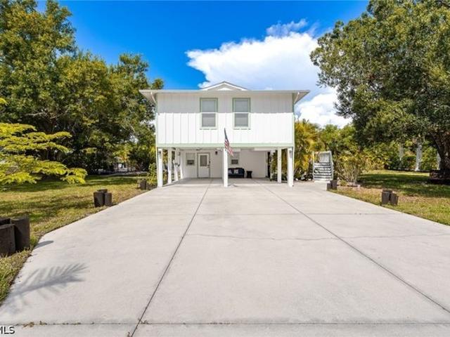 8787 Kodiak Ln, Saint James City, FL 33956