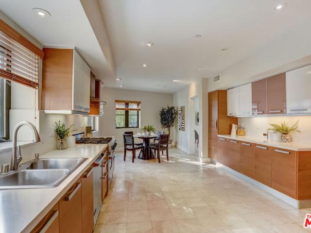 8788 Shoreham Drive 23