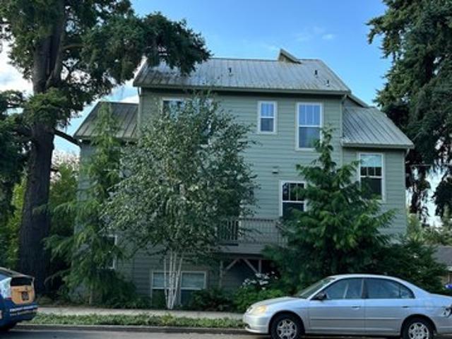 8780 SE Flavel St, Portland, OR 97266