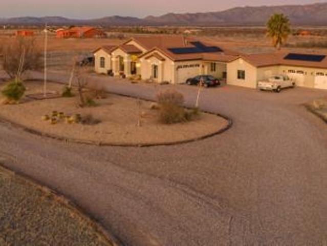 8781 S Coyote Song Ln, Hereford, AZ 85615