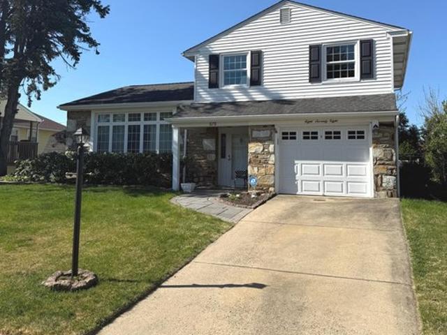 878 Morefield Rd, Philadelphia, PA 19115