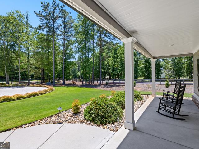 878 McIntosh Trail