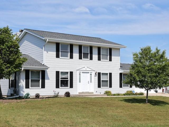 8795 S Lizanne Dr, Oak Creek, WI 53154