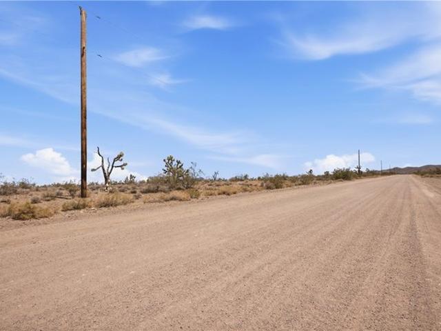 8795 W Mc Grath Dr, White Hills, AZ 86445