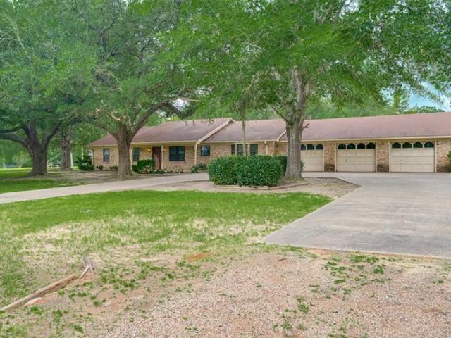 8798 Hill N Dale Rd, Tyler, TX 75709