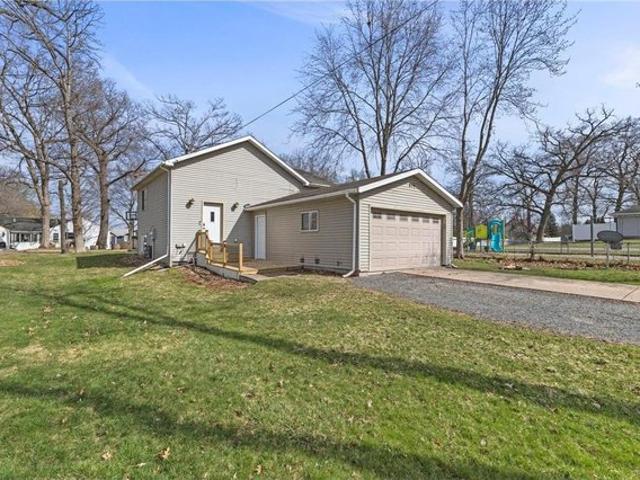 879 17th St SE, Forest Lake, MN 55025